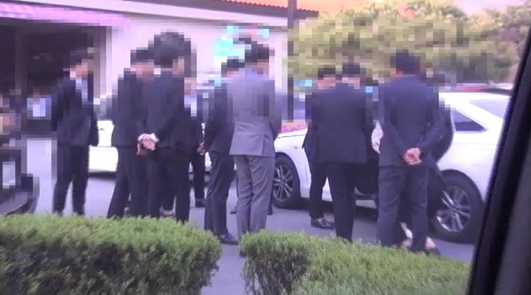 쇠파이프 휘두르는 폭력배 44명 ‘일망타진